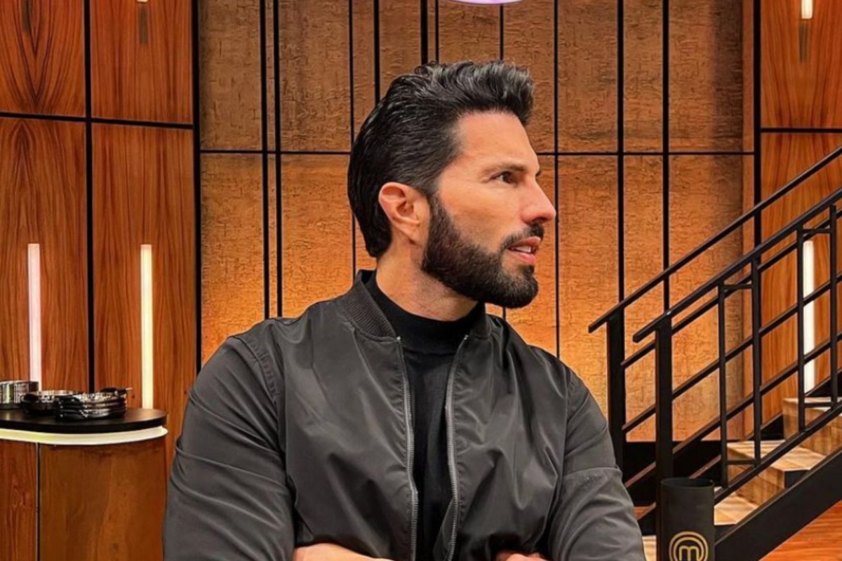 Poncho de Nigris se une a Farmacias Similares esta navidad | WAL Group