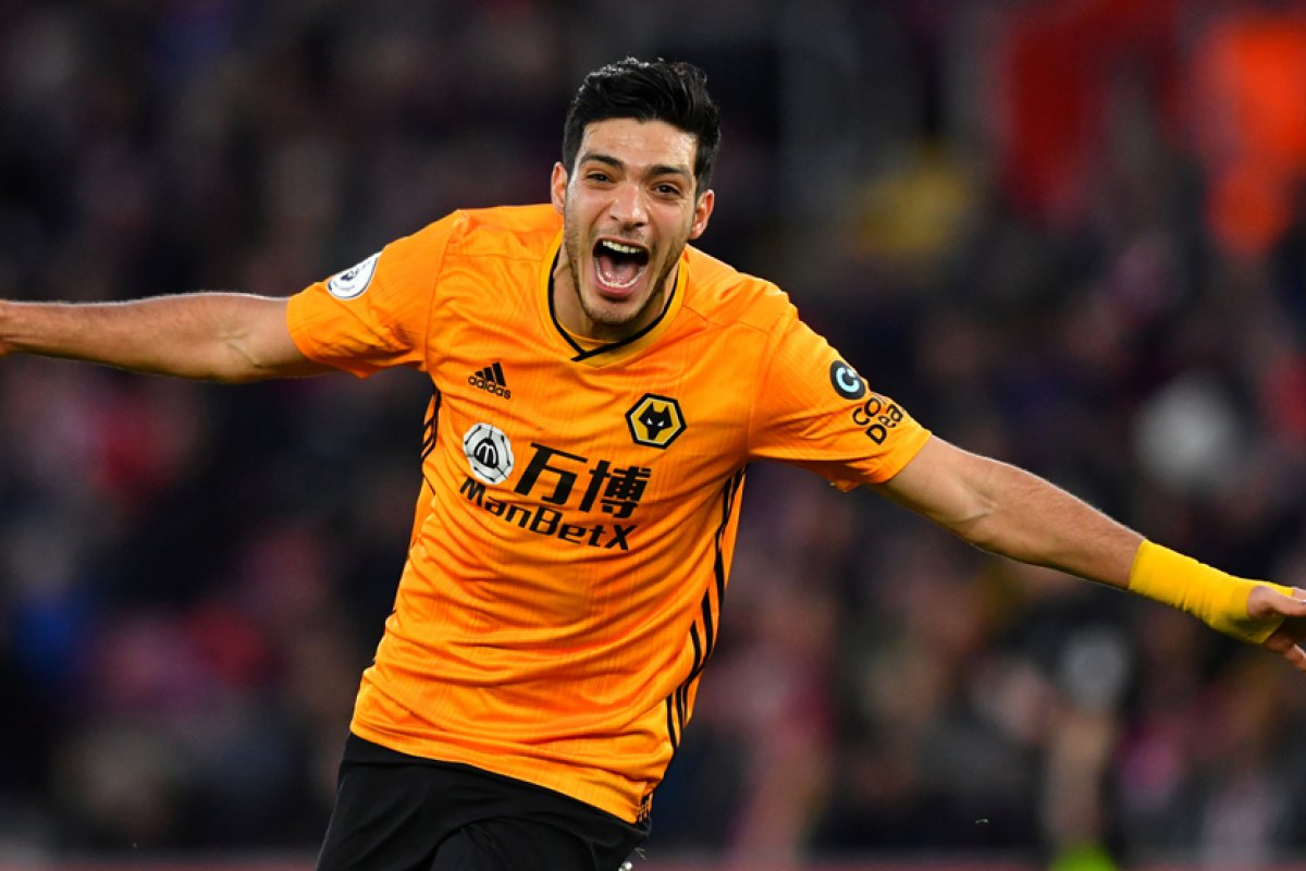 Raúl Jiménez es elegido Mejor Jugador de Wolves 2019 - 2020 | WAL Group